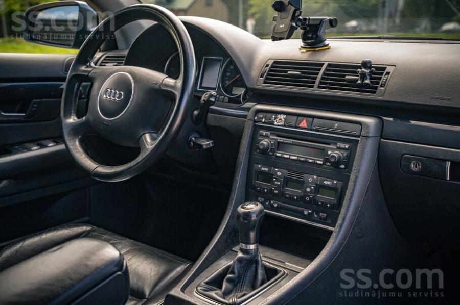 Grey Audi A4 2002 in Riga, with an engine capacity of 2.50 L and mileage of 352 thousand km for 1490 €, photo 9 on AUTOMOTO.COM.LV