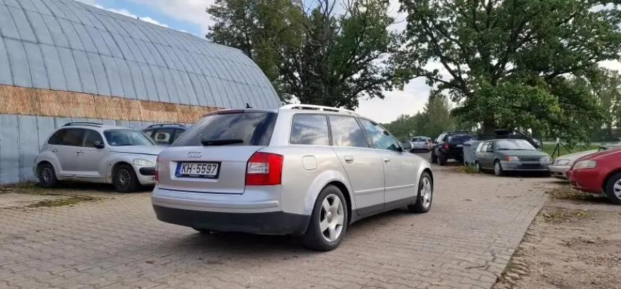 Pelēks Audi A4 2002 Valmiera, ar dzinēja tilpumu 2.50 L un nobraukumu 332 tūkst. km par 1500 €, foto 4 vietnē AUTOMOTO.COM.LV