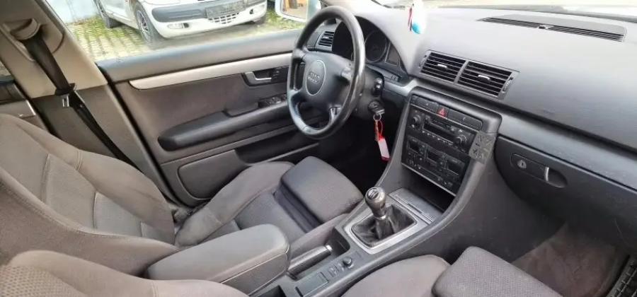 Pelēks Audi A4 2002 Valmiera, ar dzinēja tilpumu 2.50 L un nobraukumu 332 tūkst. km par 1500 €, foto 12 vietnē AUTOMOTO.COM.LV