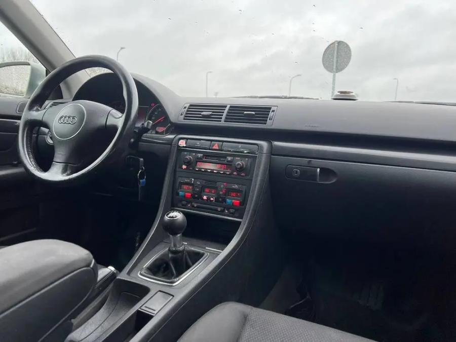 Grey Audi A4 2002 in Rezekne, with an engine capacity of 2.00 L and mileage of 330 thousand km for 1300 €, photo 8 on AUTOMOTO.COM.LV