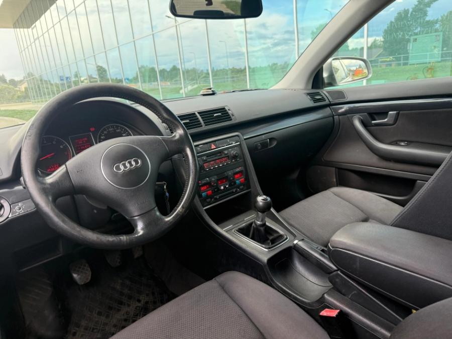 Grey Audi A4 2002 in Riga, with an engine capacity of 2.00 L and mileage of 330 thousand km for 1300 €, photo 10 on AUTOMOTO.COM.LV