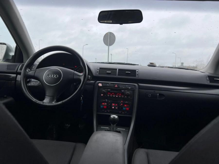 Grey Audi A4 2002 in Riga, with an engine capacity of 2.00 L and mileage of 330 thousand km for 1300 €, photo 11 on AUTOMOTO.COM.LV