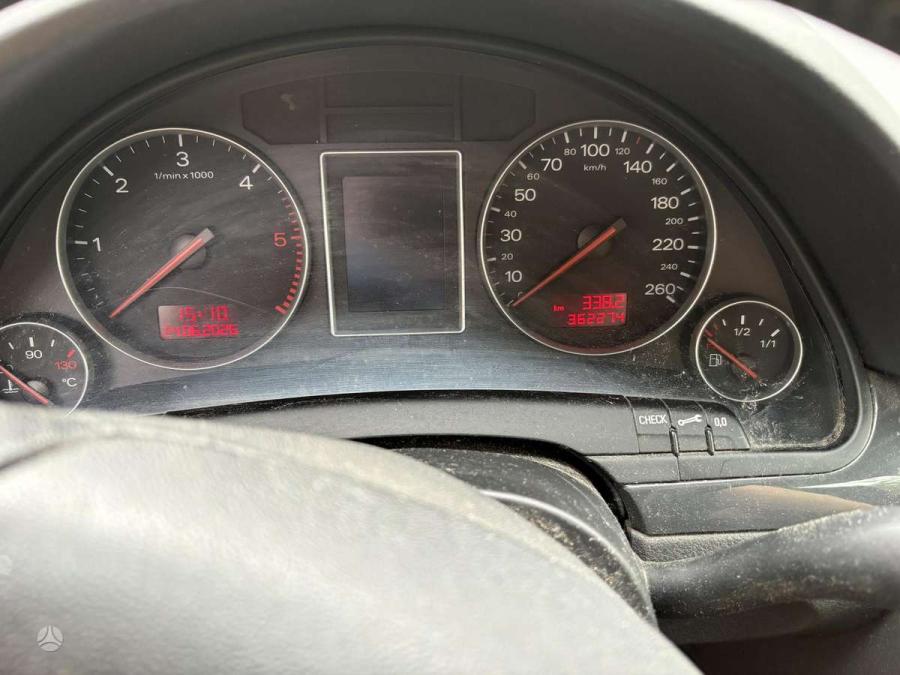 Серый Ауди А4 2002 в Радвилишкис, объемом двигателя 1.90 л и пробегом 362 тыс. км за 700 €, фото 6 на AUTOMOTO.COM.LV