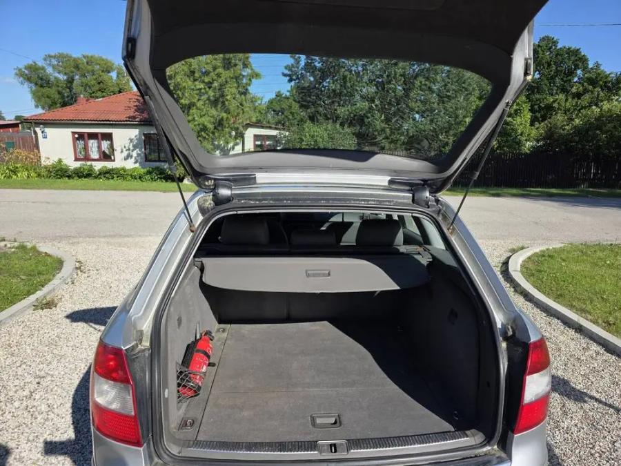Pelēks Audi A4 2002 Ventspils, ar dzinēja tilpumu 2.00 L un nobraukumu 289 tūkst. km par 1250 €, foto 10 vietnē AUTOMOTO.COM.LV