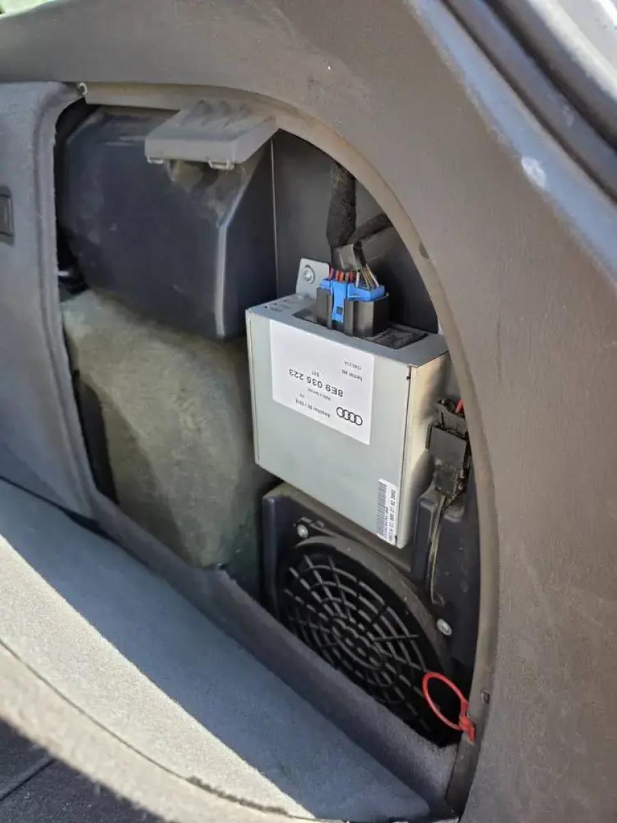 Pelēks Audi A4 2002 Ventspils, ar dzinēja tilpumu 2.00 L un nobraukumu 289 tūkst. km par 1250 €, foto 11 vietnē AUTOMOTO.COM.LV