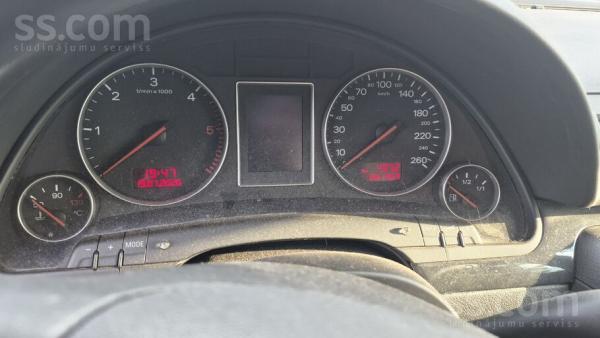 Pelēks Audi A4 2002 Ogre, ar dzinēja tilpumu 2.50 L un nobraukumu 262 tūkst. km par 1200 €, foto 9 vietnē AUTOMOTO.COM.LV