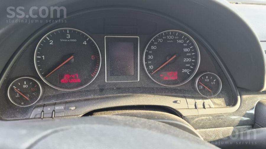 Pelēks Audi A4 2002 Ogre, ar dzinēja tilpumu 2.50 L un nobraukumu 262 tūkst. km par 1200 €, foto 10 vietnē AUTOMOTO.COM.LV
