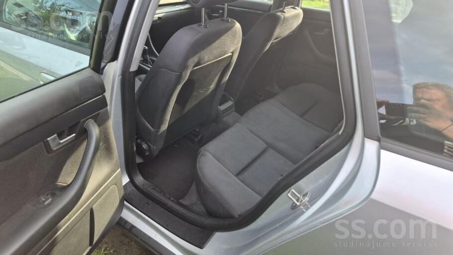 Pelēks Audi A4 2002 Ogre, ar dzinēja tilpumu 2.50 L un nobraukumu 262 tūkst. km par 1200 €, foto 12 vietnē AUTOMOTO.COM.LV