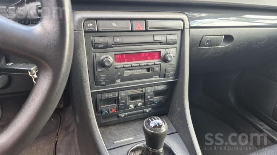 Pelēks Audi A4 2002 Ogre, ar dzinēja tilpumu 2.50 L un nobraukumu 262 tūkst. km par 1200 €, foto 23 vietnē AUTOMOTO.COM.LV