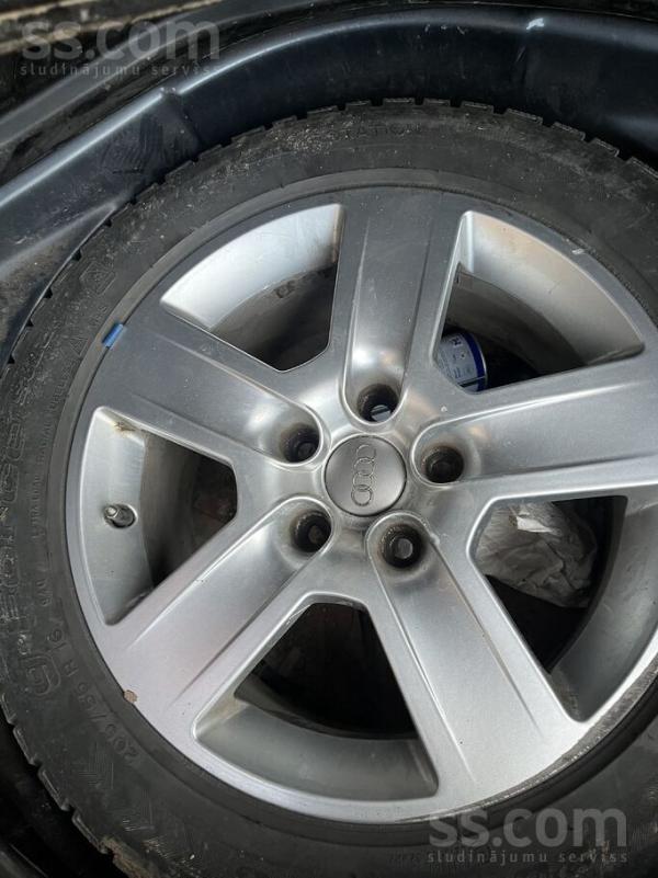 Grey Audi A4 2002 in Riga, with an engine capacity of 2.50 L and mileage of 371 thousand km for 1600 €, photo 4 on AUTOMOTO.COM.LV