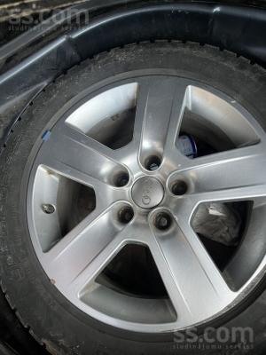 Grey Audi A4 2002 in Riga, with an engine capacity of 2.50 L and mileage of 371 thousand km for 1600 €, photo 5 on AUTOMOTO.COM.LV