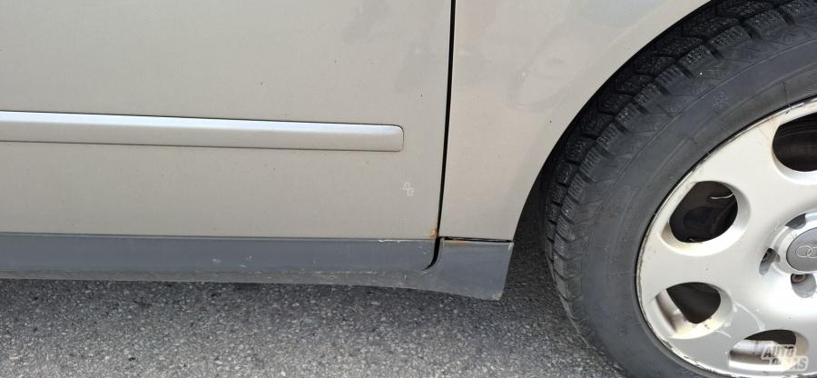 Pelēks Audi A4 2002 Kauņa, ar dzinēja tilpumu 2.50 L un nobraukumu 293 tūkst. km par 1250 €, foto 6 vietnē AUTOMOTO.COM.LV
