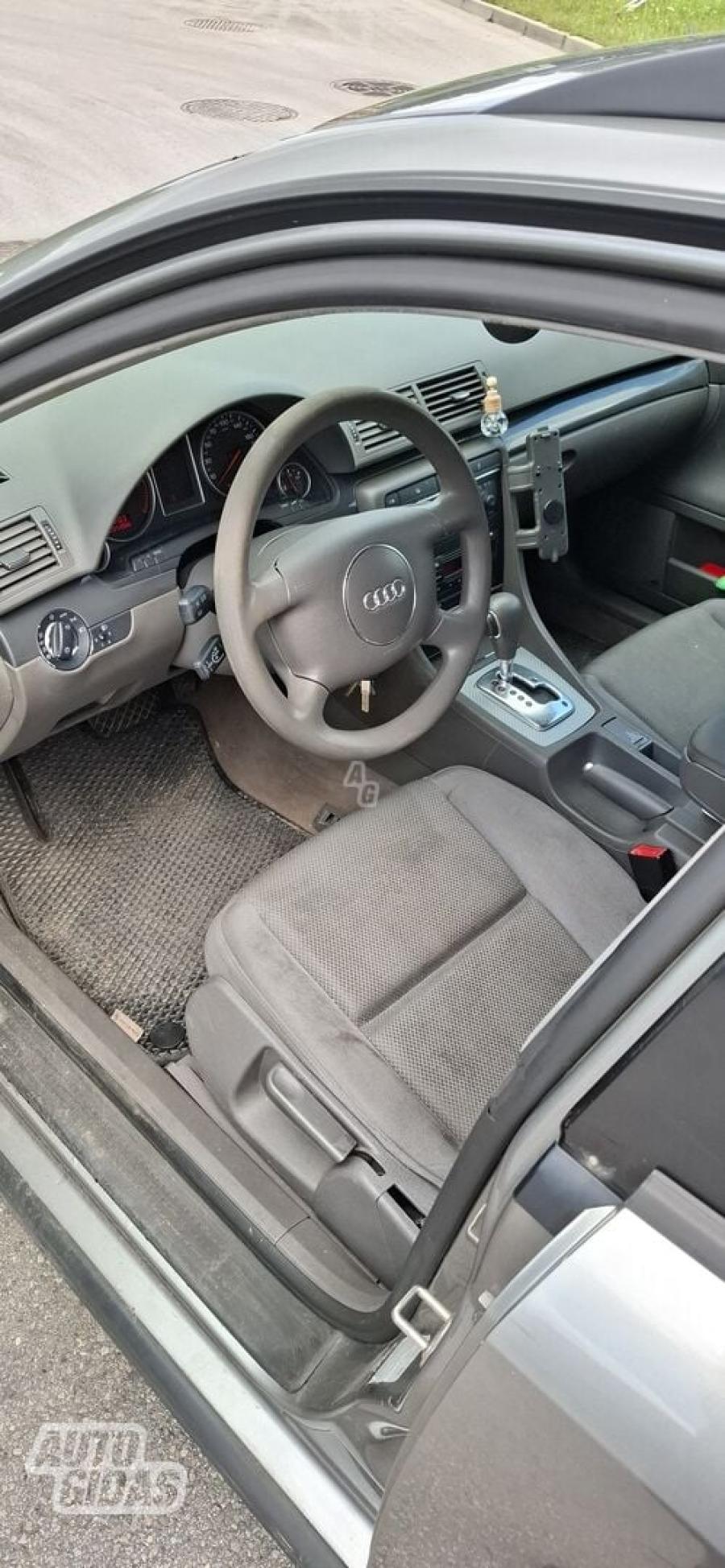 Pelēks Audi A4 2002 Kauņa, ar dzinēja tilpumu 2.50 L un nobraukumu 293 tūkst. km par 1250 €, foto 16 vietnē AUTOMOTO.COM.LV