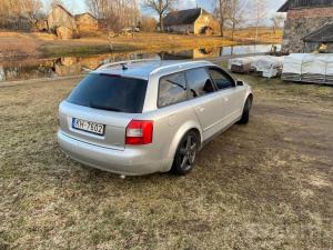Pelēks Audi A4 2002 Valmiera, ar dzinēja tilpumu 2.50 L un nobraukumu 384 tūkst. km par 1700 €, foto 3 vietnē AUTOMOTO.COM.LV