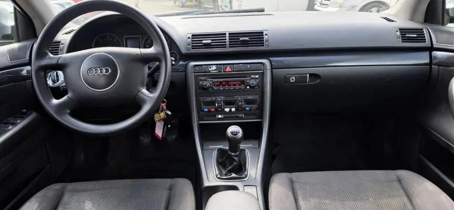 Grey Audi A4 2002 in Valmiera, with an engine capacity of 2.50 L and mileage of 391 thousand km for 1200 €, photo 8 on AUTOMOTO.COM.LV