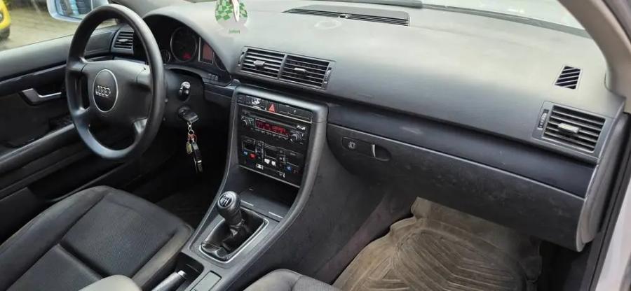 Grey Audi A4 2002 in Valmiera, with an engine capacity of 2.50 L and mileage of 391 thousand km for 1200 €, photo 10 on AUTOMOTO.COM.LV