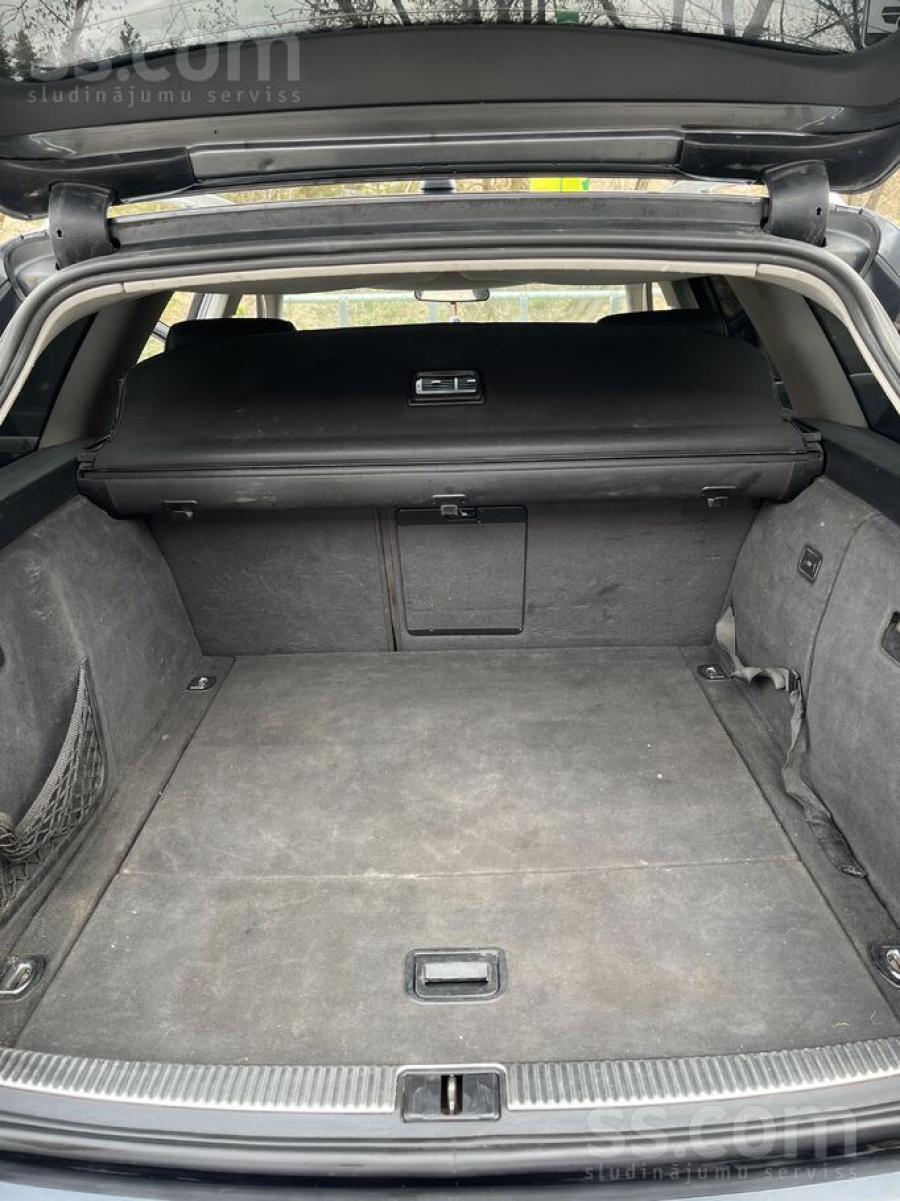 Pelēks Audi A4 2002 Rīga, ar dzinēja tilpumu 2.50 L un nobraukumu 371 tūkst. km par 1350 €, foto 9 vietnē AUTOMOTO.COM.LV