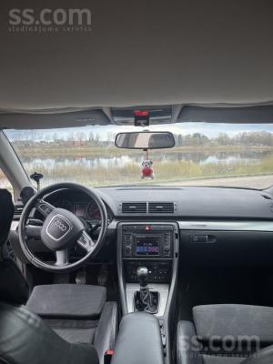 Pelēks Audi A4 2002 Rīga, ar dzinēja tilpumu 2.50 L un nobraukumu 371 tūkst. km par 1350 €, foto 5 vietnē AUTOMOTO.COM.LV