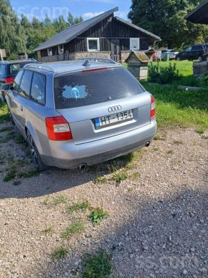 Pelēks Audi A4 2002 Valka, ar dzinēja tilpumu 1.80 L un nobraukumu 353 tūkst. km par 1650 €, foto 3 vietnē AUTOMOTO.COM.LV