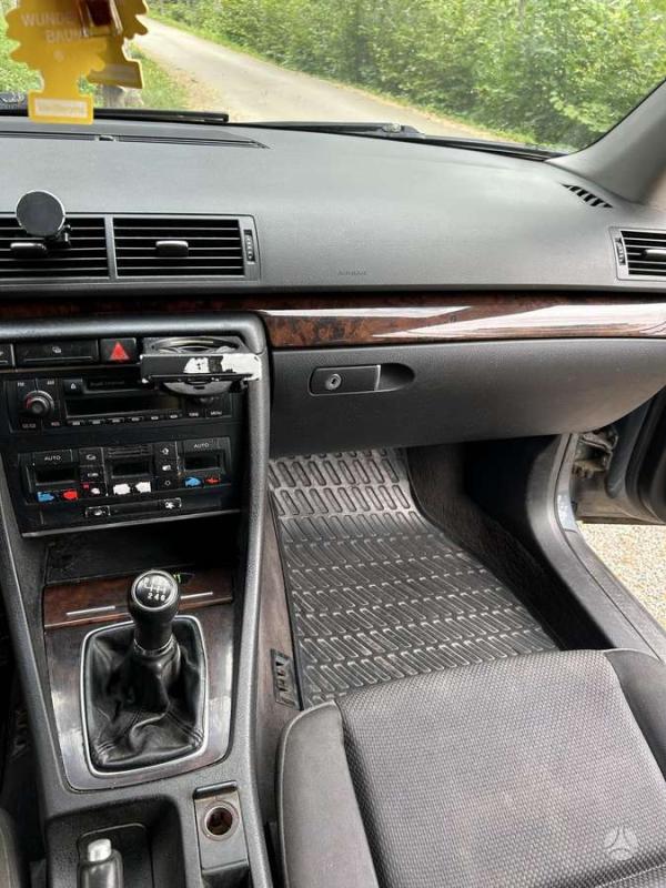 Grey Audi A4 2002 in Joniskis, with an engine capacity of 1.90 L and mileage of 430 thousand km for 1250 €, photo 11 on AUTOMOTO.COM.LV