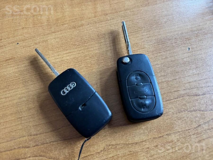 Pelēks Audi A4 2002 Daugavpils, ar dzinēja tilpumu 2.00 L un nobraukumu 0 tūkst. km par 1950 €, foto 31 vietnē AUTOMOTO.COM.LV