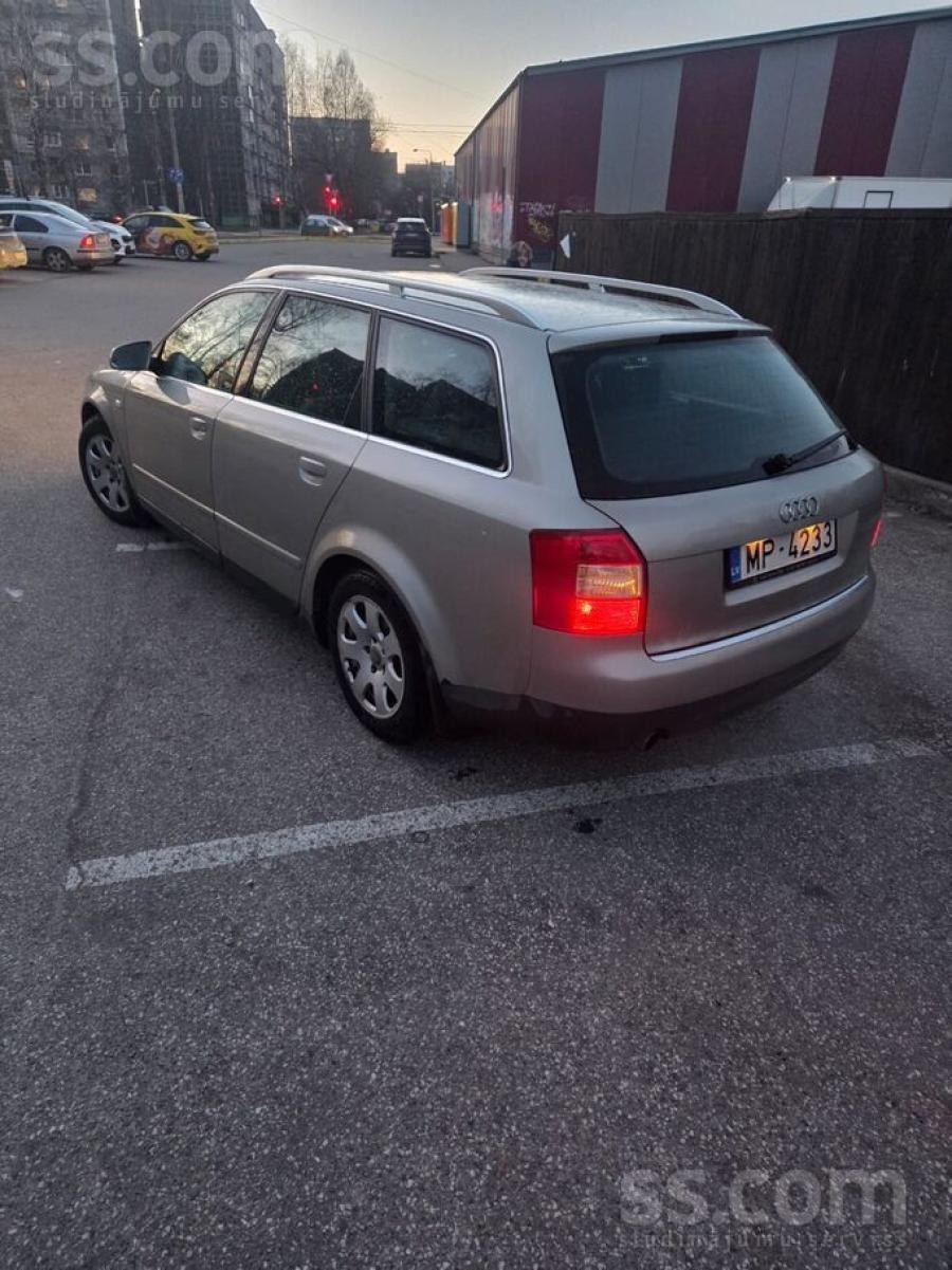 Grey Audi A4 2003 in Riga, with an engine capacity of 2.00 L and mileage of 316 thousand km for 1150 €, photo 4 on AUTOMOTO.COM.LV