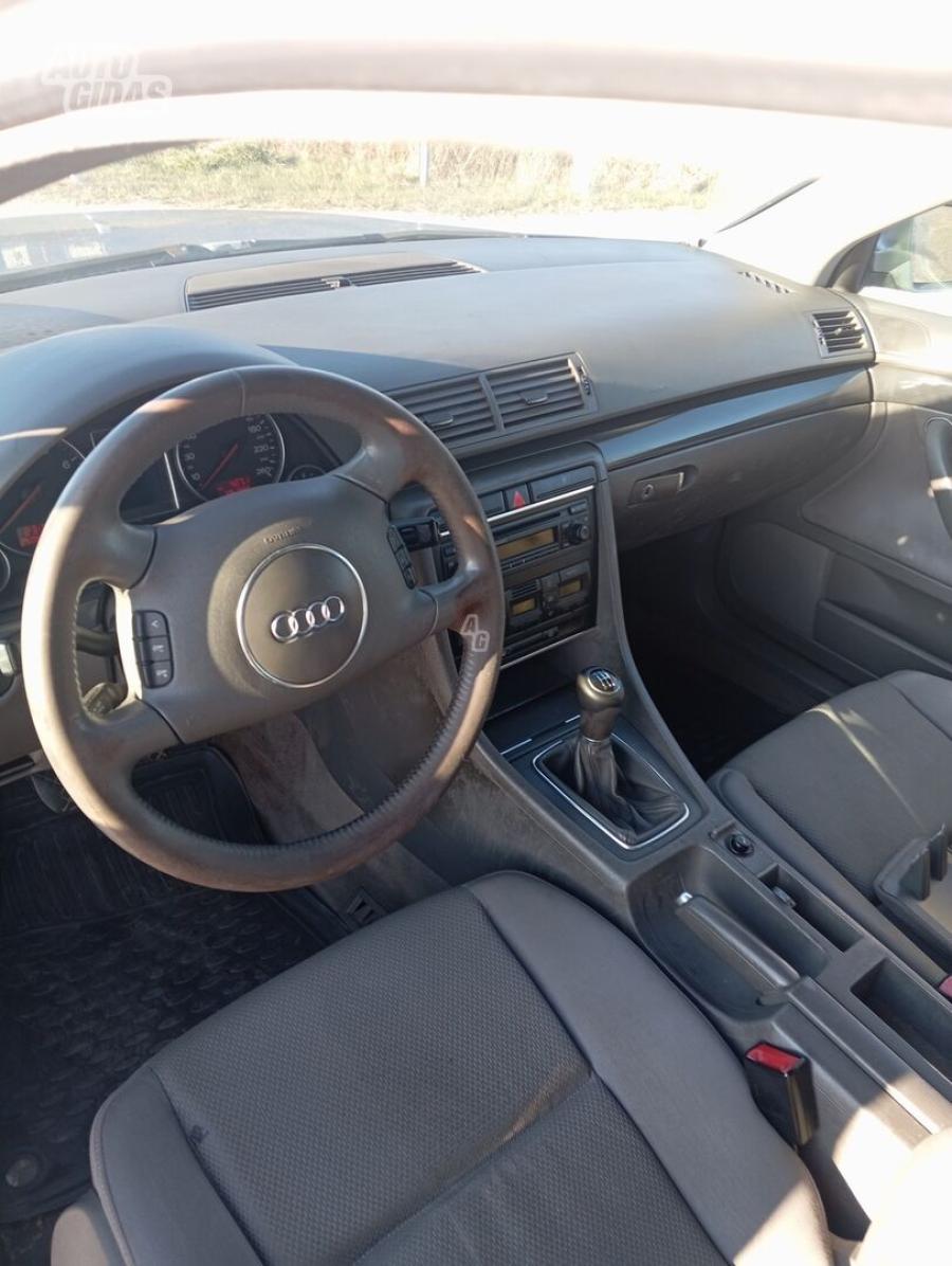 Pelēks Audi A4 2003 Kazlų Rūda, ar dzinēja tilpumu 2.00 L un nobraukumu 390 tūkst. km par 1250 €, foto 13 vietnē AUTOMOTO.COM.LV