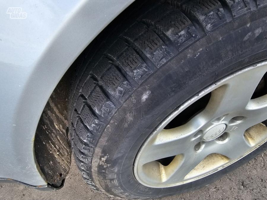 Pelēks Audi A4 2003 Kauņa, ar dzinēja tilpumu 1.90 L un nobraukumu 540 tūkst. km par 900 €, foto 18 vietnē AUTOMOTO.COM.LV