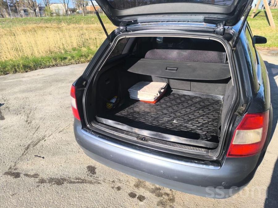 Pelēks Audi A4 2003 Jēkabpils, ar dzinēja tilpumu 2.50 L un nobraukumu 321 tūkst. km par 1300 €, foto 3 vietnē AUTOMOTO.COM.LV