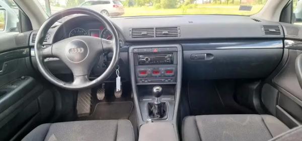 Pelēks Audi A4 2003 Valmiera, ar dzinēja tilpumu 2.00 L un nobraukumu 188 tūkst. km par 2100 €, foto 9 vietnē AUTOMOTO.COM.LV