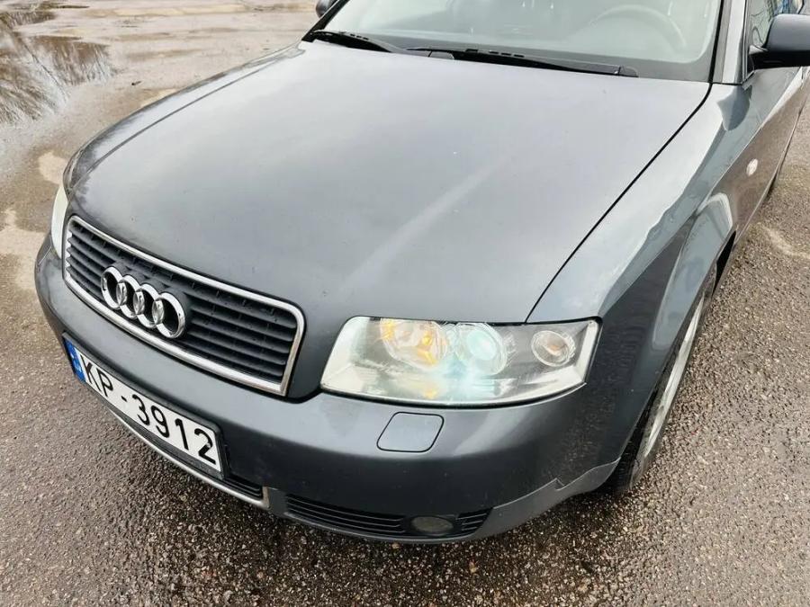 Grey Audi A4 2003 in Riga, with an engine capacity of 2.50 L and mileage of 356 thousand km for 990 €, photo 5 on AUTOMOTO.COM.LV
