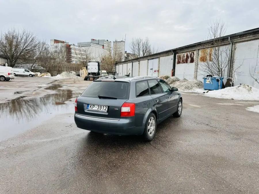 Grey Audi A4 2003 in Riga, with an engine capacity of 2.50 L and mileage of 356 thousand km for 990 €, photo 6 on AUTOMOTO.COM.LV