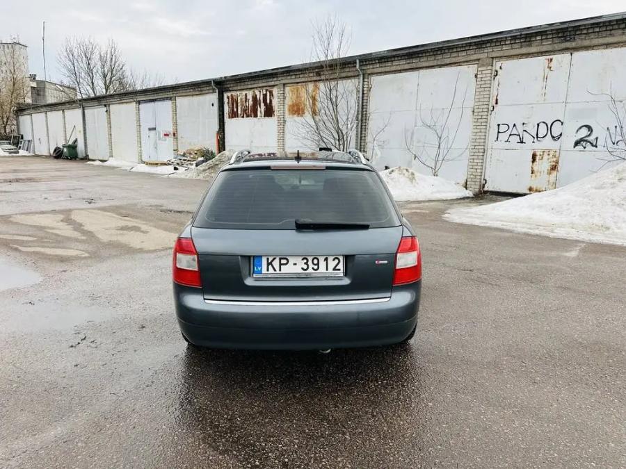 Grey Audi A4 2003 in Riga, with an engine capacity of 2.50 L and mileage of 356 thousand km for 990 €, photo 8 on AUTOMOTO.COM.LV