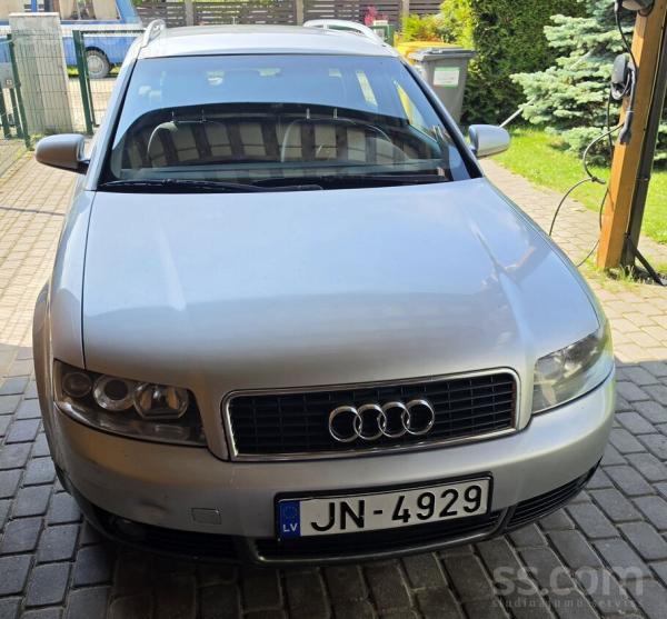 Pelēks Audi A4 2003 Rīga, ar dzinēja tilpumu 2.00 L un nobraukumu 375 tūkst. km par 1350 €, foto 1 vietnē AUTOMOTO.COM.LV