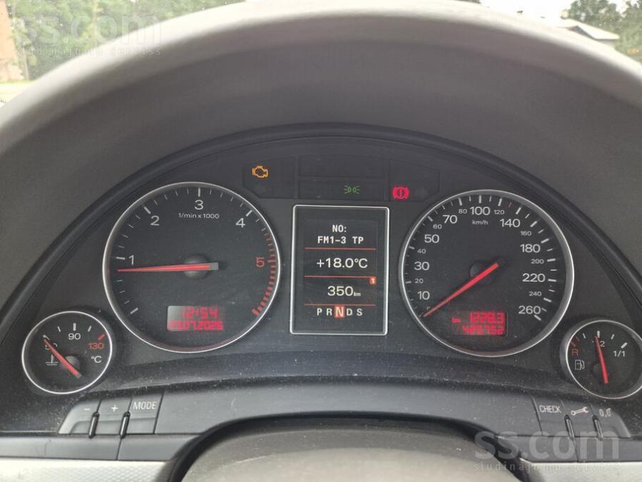 Pelēks Audi A4 2003 Saldus, ar dzinēja tilpumu 2.50 L un nobraukumu 426 tūkst. km par 800 €, foto 12 vietnē AUTOMOTO.COM.LV