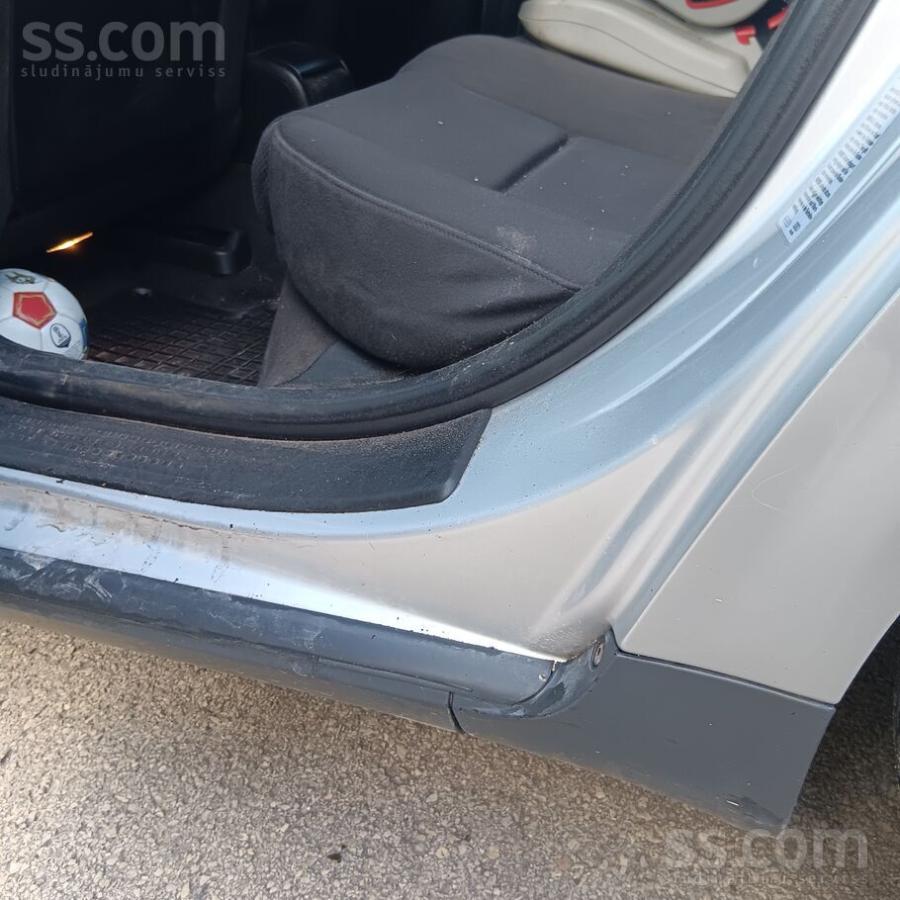 Grey Audi A4 2003 in Cesis, with an engine capacity of 1.90 L and mileage of 341 thousand km for 2000 €, photo 14 on AUTOMOTO.COM.LV