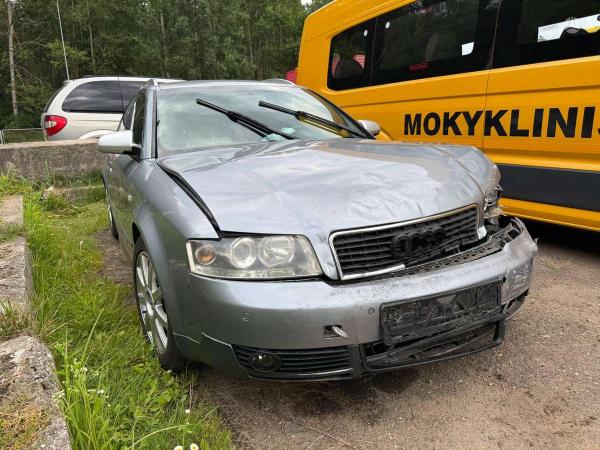 Серый Ауди А4 2003 в Висагинас, объемом двигателя 2.50 л и пробегом 322 тыс. км за 700 €, фото 7 на AUTOMOTO.COM.LV