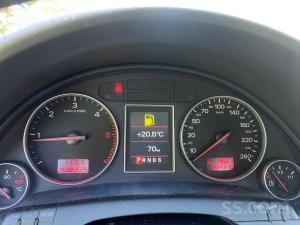 Pelēks Audi A4 2003 Rīga, ar dzinēja tilpumu 2.50 L un nobraukumu 424 tūkst. km par 2000 €, foto 7 vietnē AUTOMOTO.COM.LV