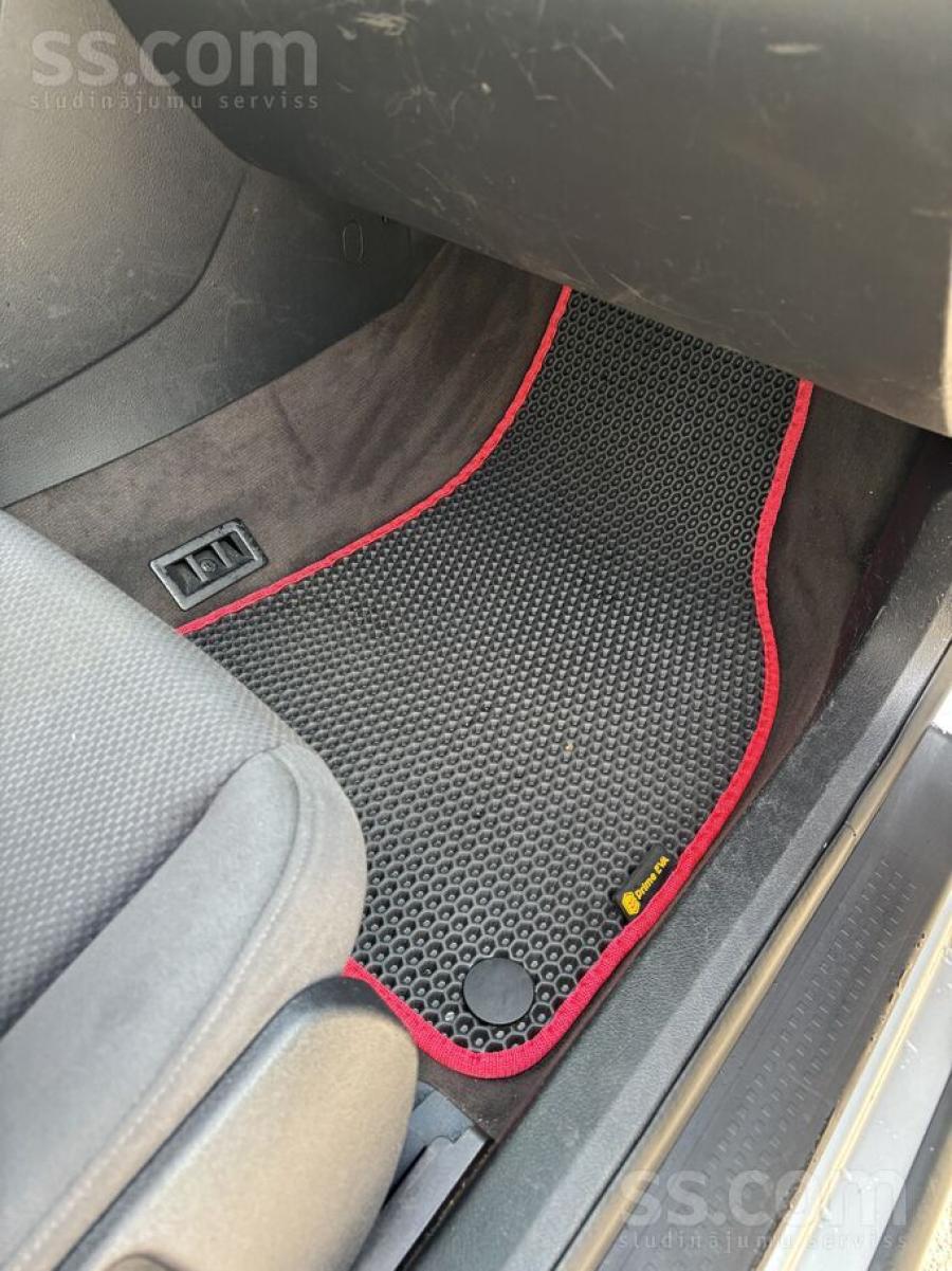 Pelēks Audi A4 2003 Balvi, ar dzinēja tilpumu 1.90 L un nobraukumu 342 tūkst. km par 2400 €, foto 9 vietnē AUTOMOTO.COM.LV