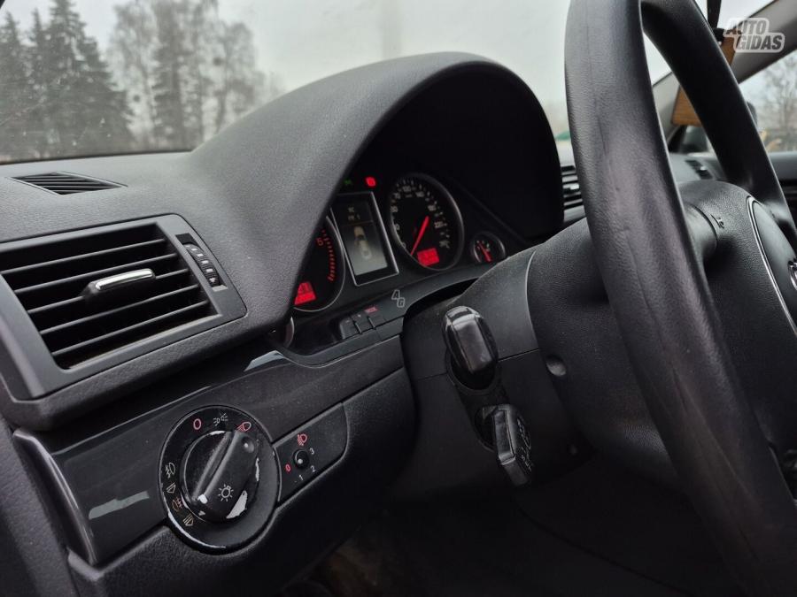 Pelēks Audi A4 2004 Alīta, ar dzinēja tilpumu 1.90 L un nobraukumu 341 tūkst. km par 1350 €, foto 16 vietnē AUTOMOTO.COM.LV