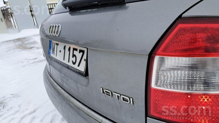 Pelēks Audi A4 2004 Daugavpils, ar dzinēja tilpumu 1.90 L un nobraukumu 260 tūkst. km par 1750 €, foto 14 vietnē AUTOMOTO.COM.LV