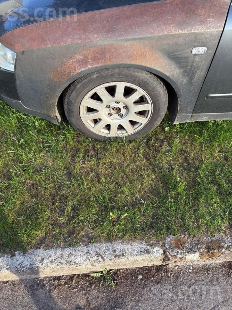 Pelēks Audi A4 2004 Ogre, ar dzinēja tilpumu 1.90 L un nobraukumu 400 tūkst. km par 900 €, foto 8 vietnē AUTOMOTO.COM.LV
