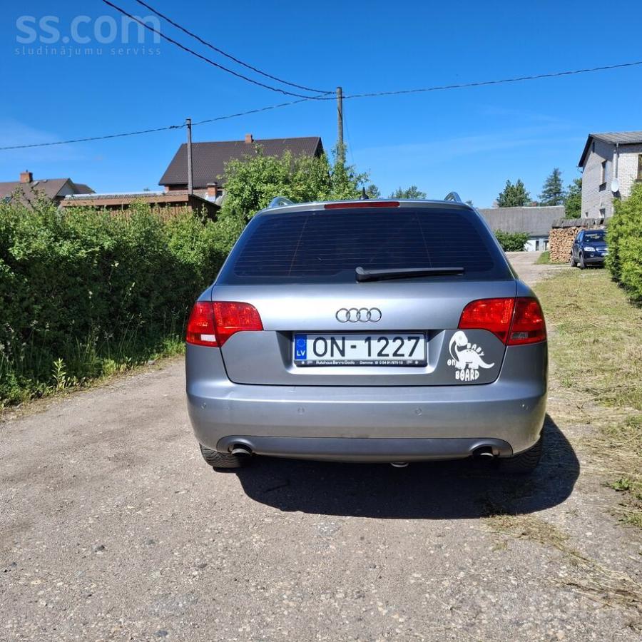 Pelēks Audi A4 2004 Rēzekne, ar dzinēja tilpumu 2.50 L un nobraukumu 284 tūkst. km par 2700 €, foto 5 vietnē AUTOMOTO.COM.LV