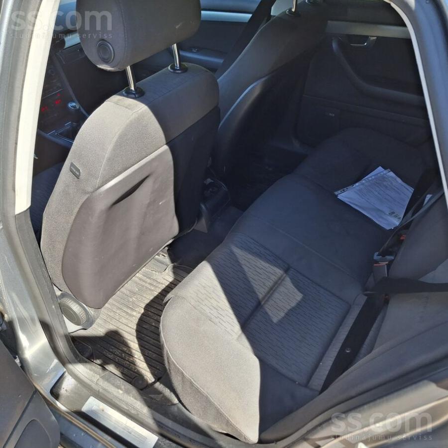 Pelēks Audi A4 2004 Rēzekne, ar dzinēja tilpumu 2.50 L un nobraukumu 284 tūkst. km par 2700 €, foto 7 vietnē AUTOMOTO.COM.LV