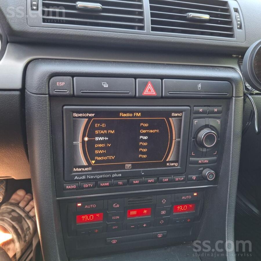 Pelēks Audi A4 2004 Rēzekne, ar dzinēja tilpumu 2.50 L un nobraukumu 284 tūkst. km par 2700 €, foto 11 vietnē AUTOMOTO.COM.LV