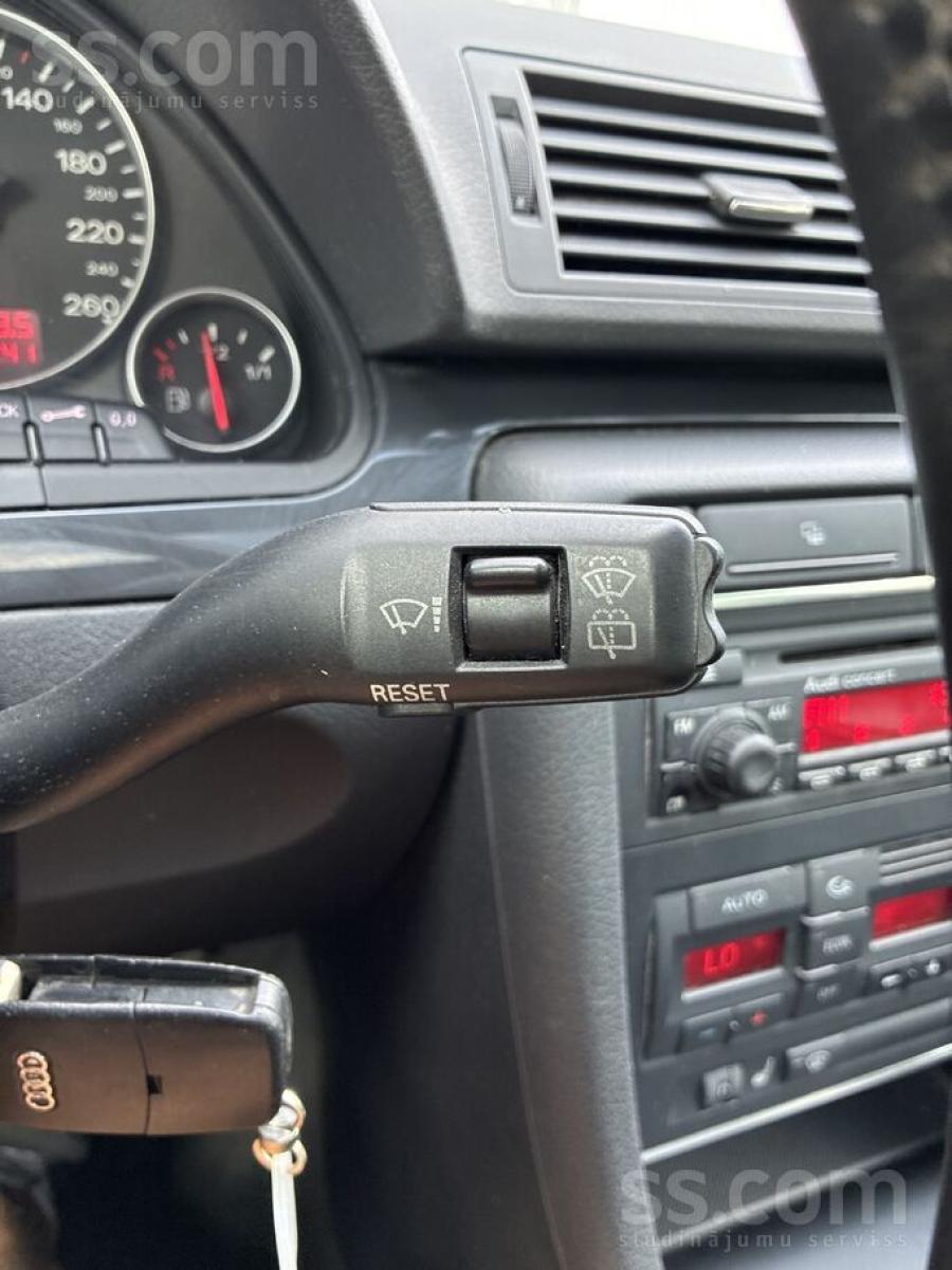 Pelēks Audi A4 2004 Rīga, ar dzinēja tilpumu 1.90 L un nobraukumu 319 tūkst. km par 2650 €, foto 23 vietnē AUTOMOTO.COM.LV