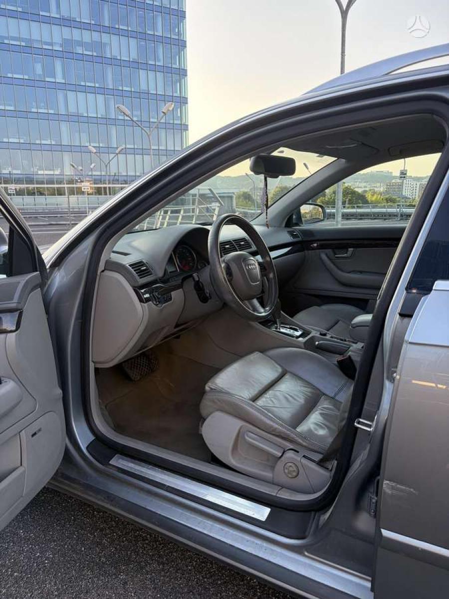 Grey Audi A4 2004 in Vilnius, with an engine capacity of 2.97 L and mileage of 260 thousand km for 2200 €, photo 9 on AUTOMOTO.COM.LV