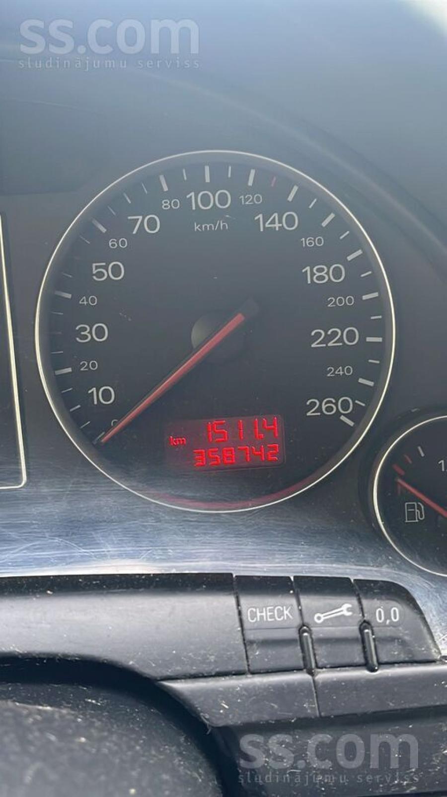 Серый Ауди А4 2004 в Валмиера, объемом двигателя 1.90 л и пробегом 359 тыс. км за 500 €, фото 4 на AUTOMOTO.COM.LV