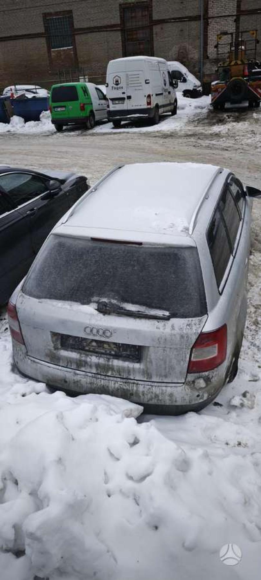 Pelēks Audi A4 2005 Liepāja, ar dzinēja tilpumu 1.90 L un nobraukumu 320 tūkst. km par 650 €, foto 3 vietnē AUTOMOTO.COM.LV