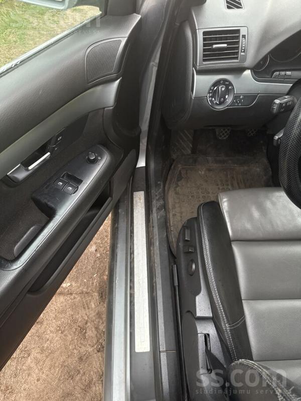 Pelēks Audi A4 2005 Rīga, ar dzinēja tilpumu 2.00 L un nobraukumu 317 tūkst. km par 2500 €, foto 5 vietnē AUTOMOTO.COM.LV